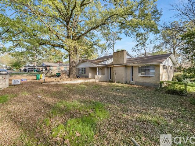 4 BR, 2.5 BA Apartment 2305 Cherry Hill Rd, Texarkana, TX 75503