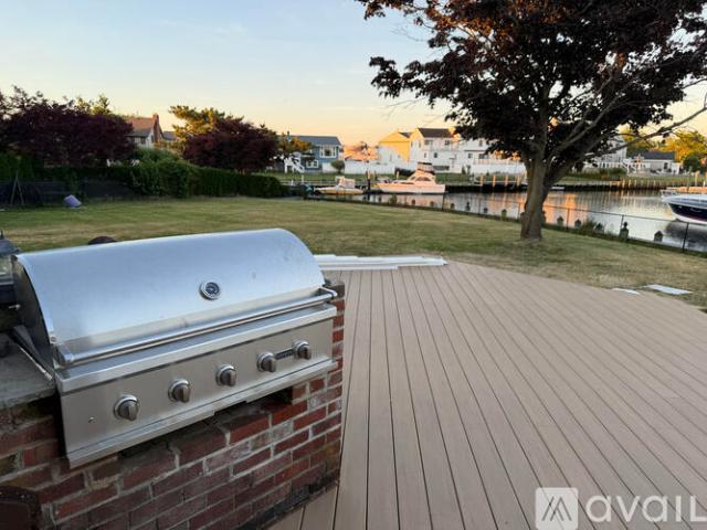 4 BR, 2.5 BA Apartment 23 Lori Road, Monmouth Beach, NJ 07750