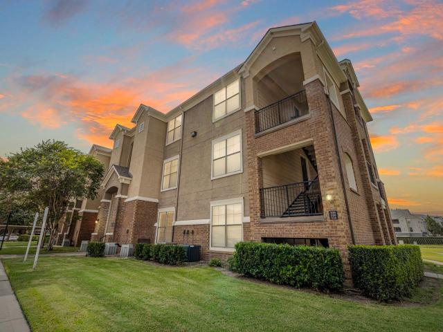 4 BR, 2.5 BA Apartment 2450 Oak Hill Cir Unit 7, Fort Worth, TX 76109