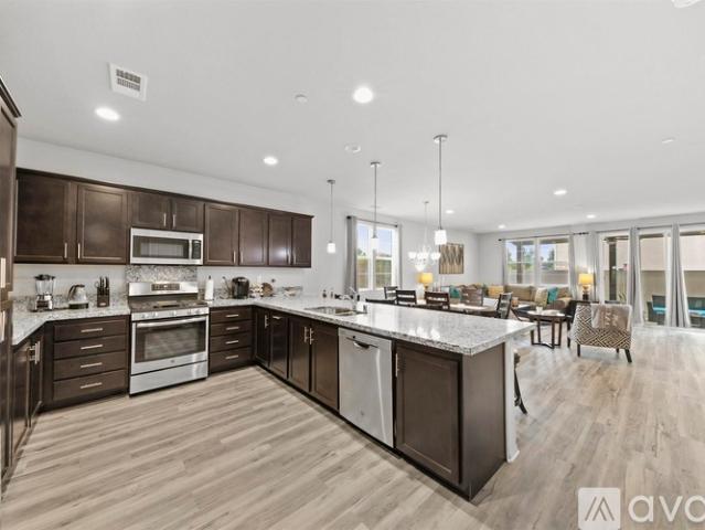 4 BR, 2.5 BA Apartment 26008 Abigail Avenue, Unit 15, Murrieta, CA 92563