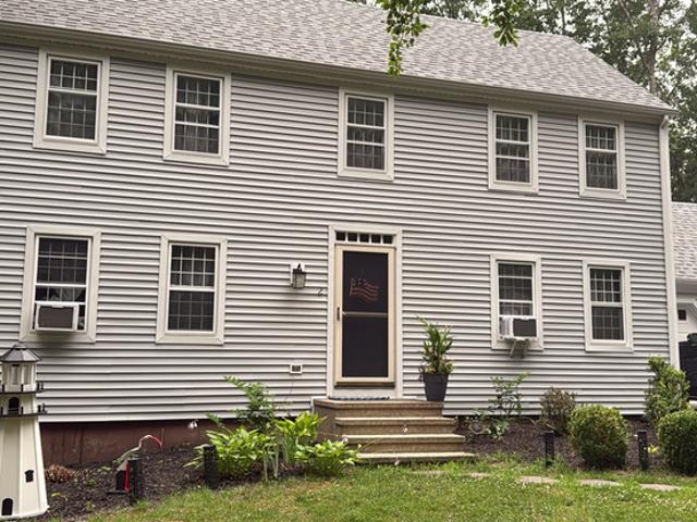 4 BR, 2.5 BA Apartment 2 Oakridge Drive, Old Lyme, CT 06371