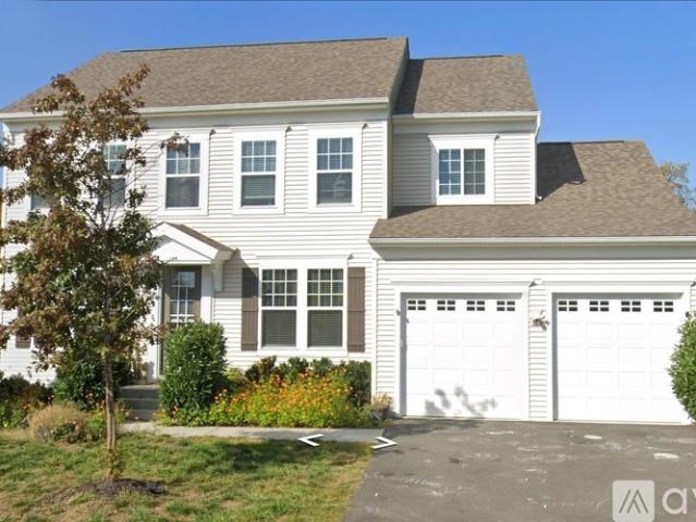 4 BR, 2.5 BA Apartment 2 Shetland Way, Lovettsville, VA 20180