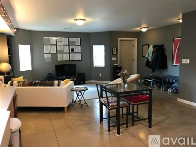 4 BR, 2.5 BA Apartment 315 Johnson St, Unit B, Greencastle, IN 46135