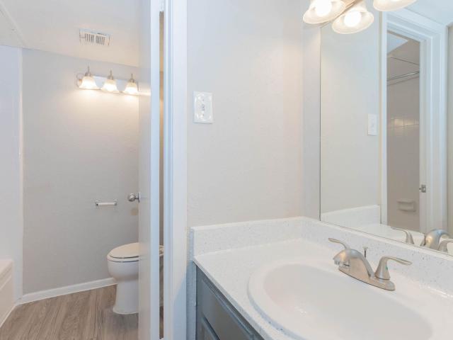 4 BR, 2.5 BA Apartment 3125 Crestdale Drive Unit 33 1126, Houston, TX 77080