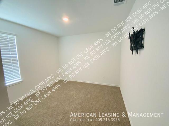 4 BR, 2.5 BA Apartment 3360 Canvasback Dr, Orange, TX 77632