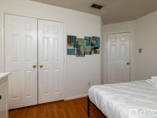 4 BR, 2.5 BA Apartment 3458 Galaway Bay Dr, Grand Prairie, TX 75052