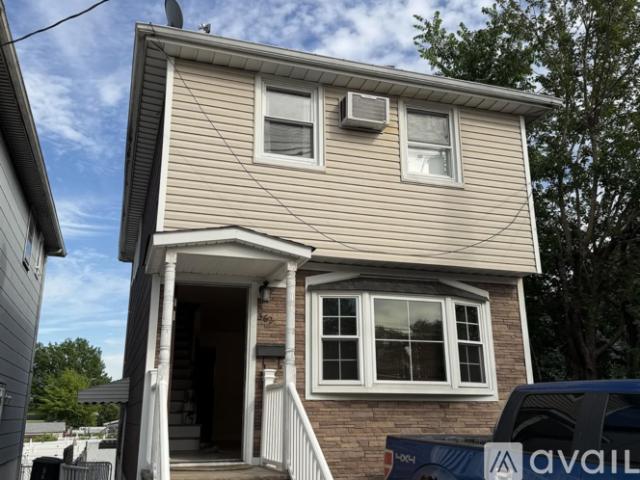 4 BR, 2.5 BA Apartment 362 Schuyler Ave, Kearny, NJ 07032