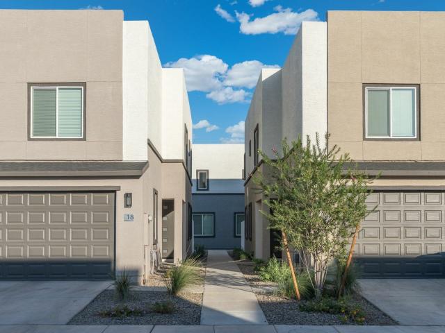 4 BR, 2.5 BA Apartment 3850 South 18th Street Unit 1 43, Phoenix, AZ 85040