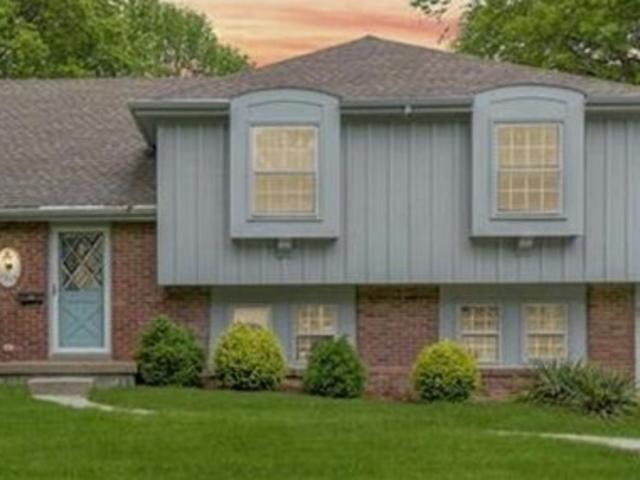 4 BR, 2.5 BA Apartment 3806 Birchwood Dr, Kansas City, MO 64137