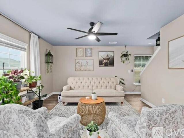4 BR, 2.5 BA Apartment 396 Towhee Trail, Lexington, NC 27295