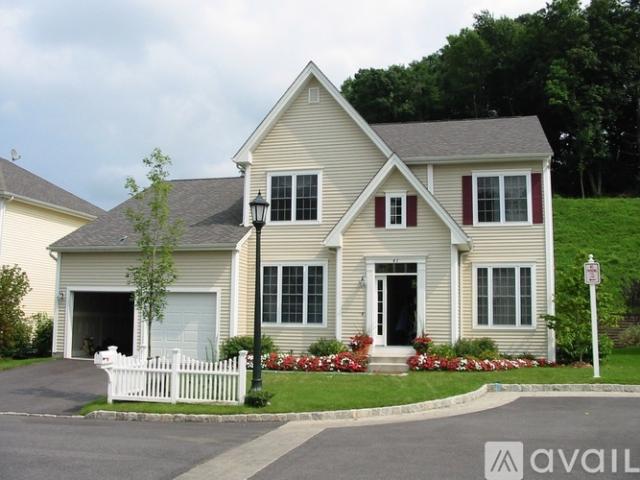 4 BR, 2.5 BA Apartment 43 Ovation Court, White Plains, NY 10603