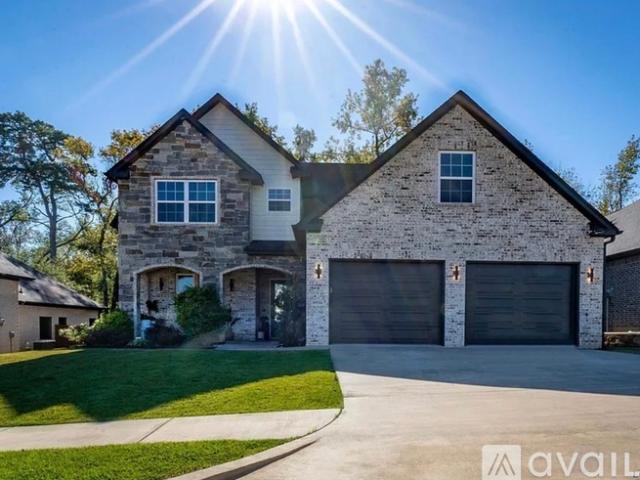 4 BR, 2.5 BA Apartment 4516 LONE OAK LN, Longview, TX 75605