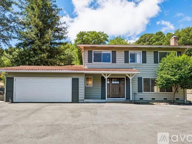 4 BR, 2.5 BA Apartment 486 Butterfield Place, Moraga, CA 94556