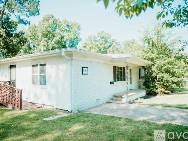 4 BR, 2.5 BA Apartment 501 Hayes St, Jacksonville, AR 72076