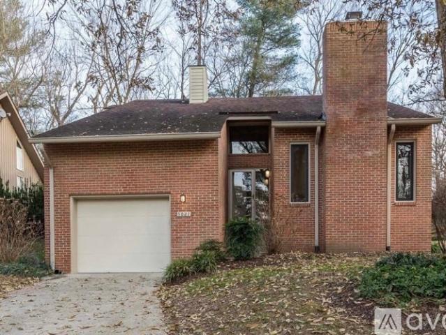 4 BR, 2.5 BA Apartment 5021 Wissioming Road, Bethesda, MD 20816