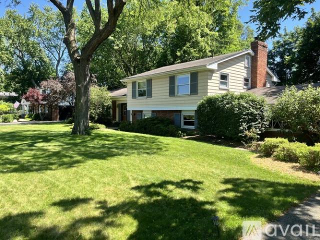 4 BR, 2.5 BA Apartment 539 South Sheldon Road, Plymouth, MI 48170