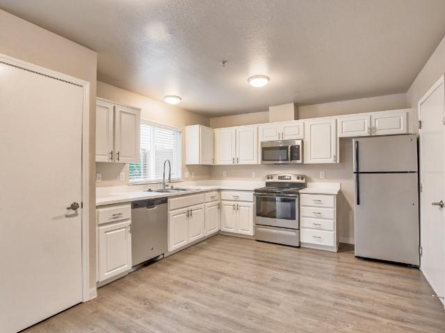 4 BR, 2.5 BA Apartment 5608 112th Street East Unit 5608D, Puyallup, WA 98373