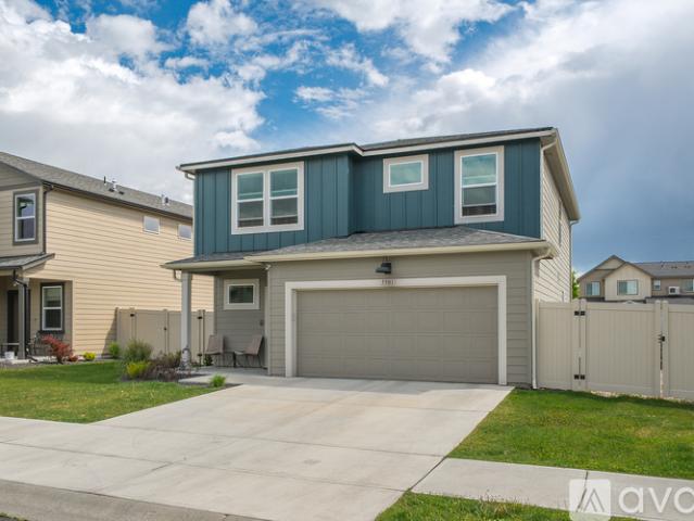4 BR, 2.5 BA Apartment 5901 West Youngstown Lane, Spokane, WA 99208