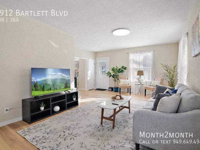 4 BR, 2.5 BA Apartment 5912 Bartlett Blvd, Mound, MN 55364