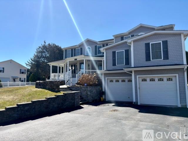 4 BR, 2.5 BA Apartment 60 Mumford Road, Narragansett, RI 02882