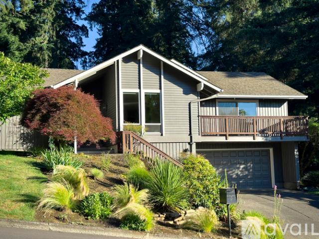 4 BR, 2.5 BA Apartment 6 Westridge Drive, Lake Oswego, OR 97034