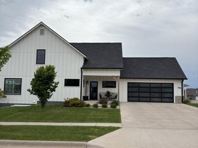 4 BR, 2.5 BA Apartment 715 East El Dorado Drive, Sioux Falls, SD 57108