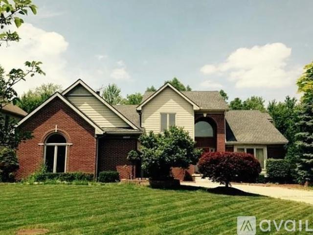 4 BR, 2.5 BA Apartment 7782 Watford Drive, West Bloomfield, MI 48322