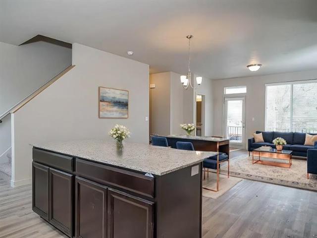 4 BR, 2.5 BA Apartment 770 N. Hwy 89 Unit 19, North Salt Lake, UT 84054