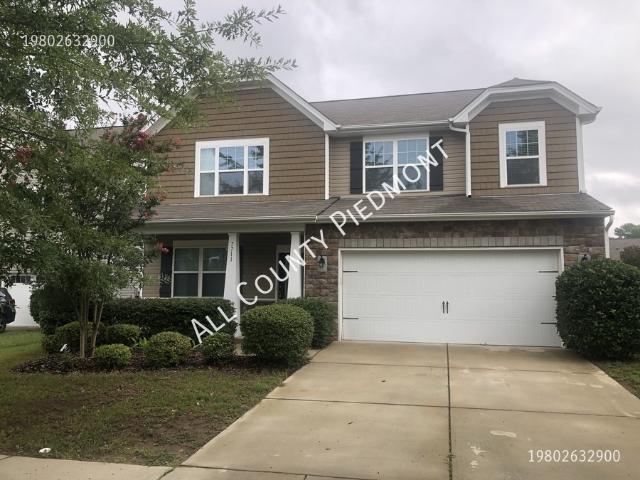 4 BR, 2.5 BA Apartment 7711 Kelburn Lane, Charlotte, NC 28273