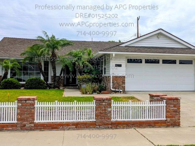 4 BR, 2.5 BA Apartment 829 N Elmwood St, Orange, CA 92867