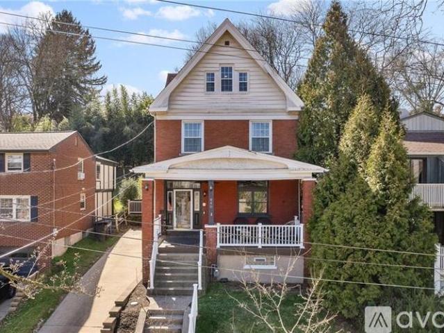 4 BR, 2.5 BA Apartment 840 Kewanna Ave, Pittsburgh, PA 15234