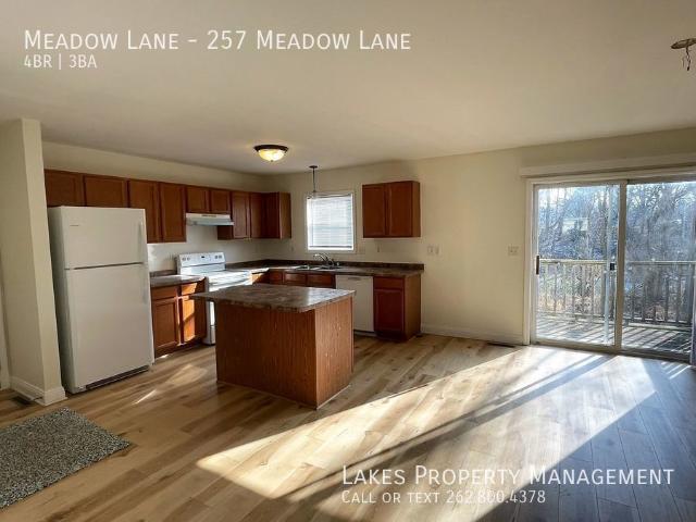 4 BR, 2.5 BA Apartment Meadow Lane, Darien, WI 53114