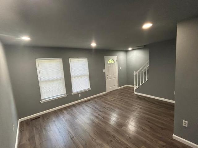 4 Br, 2 bath, Townhouse/Brownstone/RowHouse 114 S Rock Glen Road