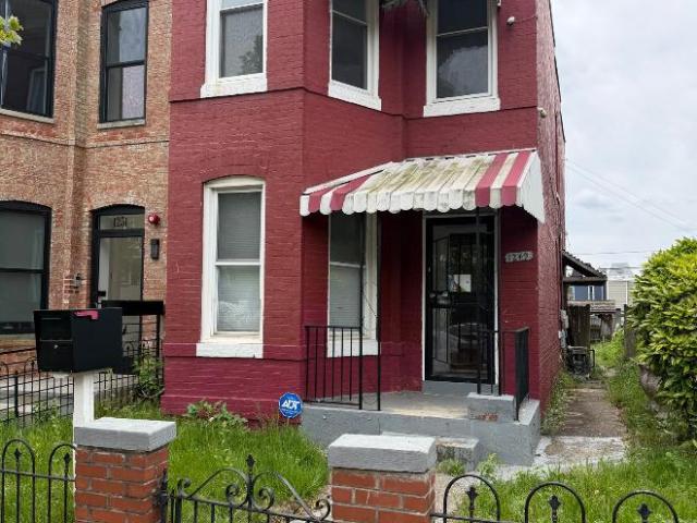 4 Br, 2 bath, Townhouse/Brownstone/RowHouse 1249 Morse St NE