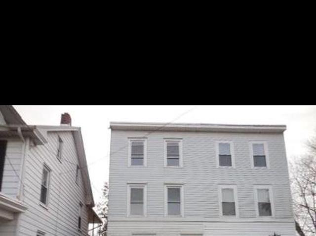 4 Br, 2 bath, Townhouse/Brownstone/RowHouse 121 Lucknow Rd