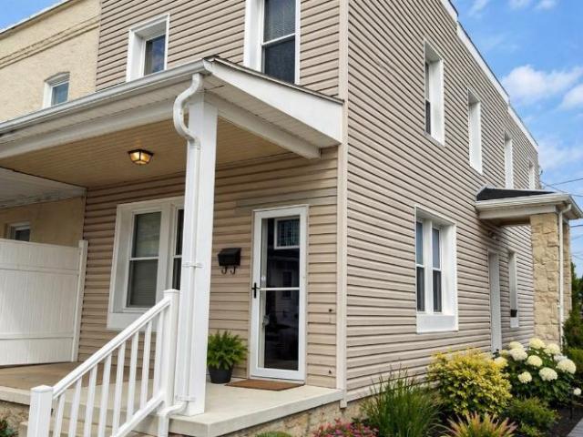 4 Br, 2 bath, Townhouse/Brownstone/RowHouse 123 Walnut Avenue