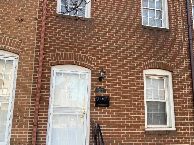 4 Br, 2 bath, Townhouse/Brownstone/RowHouse 1317 East Eager St