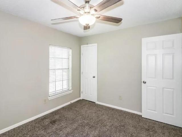 4 Br, 2 bath, Townhouse/Brownstone/RowHouse 16110 Sweetwater Creek Dr