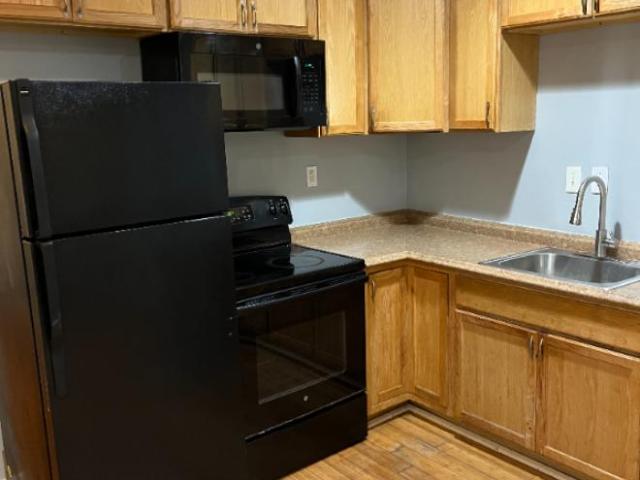4 Br, 2 bath, Townhouse/Brownstone/RowHouse 1928 W Diamond St