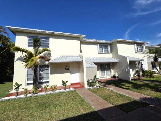 4 Br, 2 bath, Townhouse/Brownstone/RowHouse 19356 SW 103 Ct