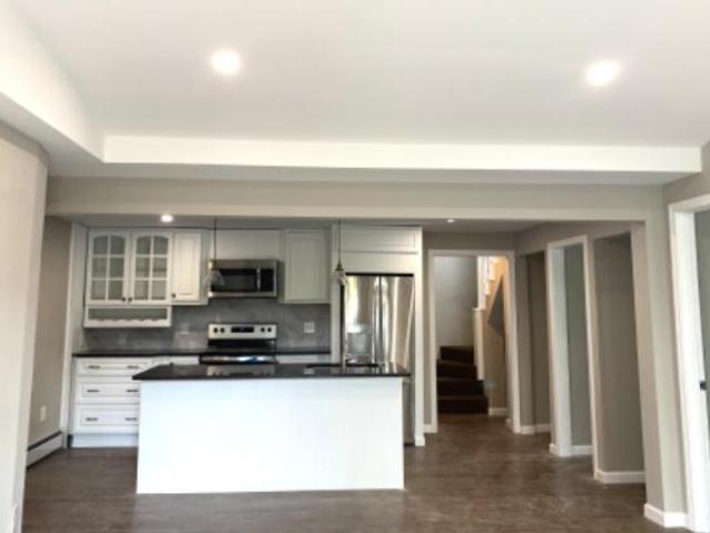 4 Br, 2 bath, Townhouse/Brownstone/RowHouse 205 West St
