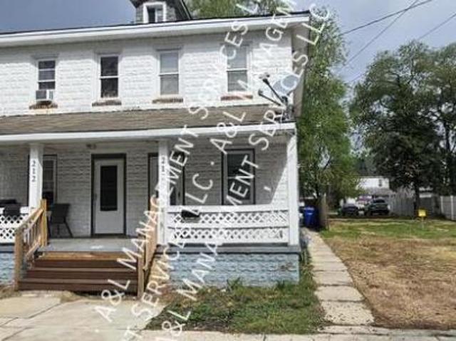 4 Br, 2 bath, Townhouse/Brownstone/RowHouse 210 W Mcneal St