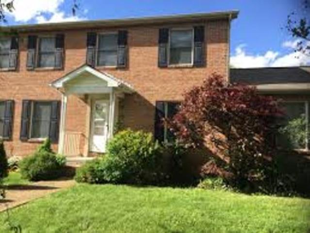 4 Br, 2 bath, Townhouse/Brownstone/RowHouse 235 Emerald Dr