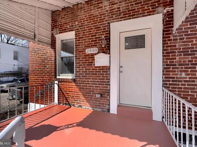 4 Br, 2 bath, Townhouse/Brownstone/RowHouse 2448 Shirley Ave