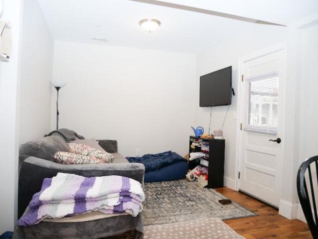4 Br, 2 bath, Townhouse/Brownstone/RowHouse 255 Paris Street 2