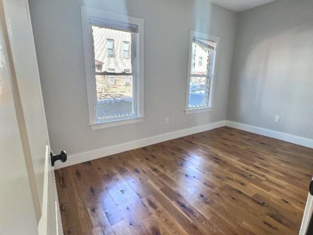 4 Br, 2 bath, Townhouse/Brownstone/RowHouse 255 Paris Street