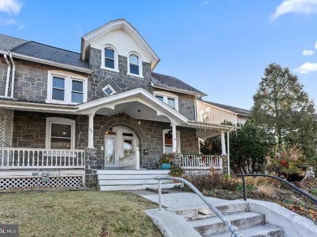 4 Br, 2 bath, Townhouse/Brownstone/RowHouse 25 S 4th St