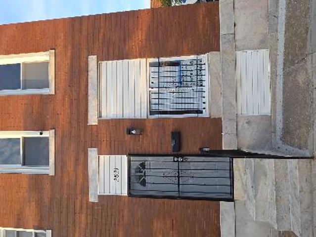 4 Br, 2 bath, Townhouse/Brownstone/RowHouse 2821 E Madison St