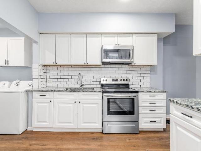 4 Br, 2 bath, Townhouse/Brownstone/RowHouse 370 N Garfield Road
