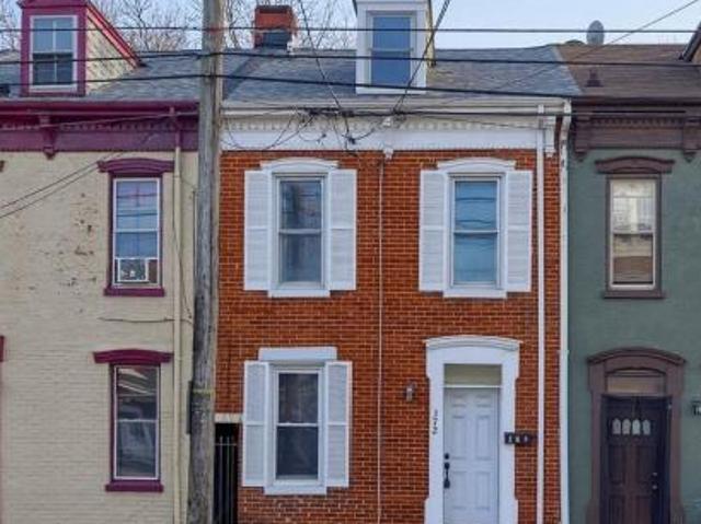4 Br, 2 bath, Townhouse/Brownstone/RowHouse 372 E Phila St